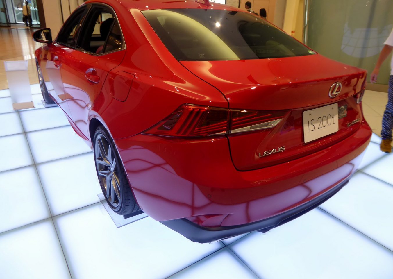 Lexus IS III (XE30, facelift 2016) 300h (223 Hp) Hybrid CVT